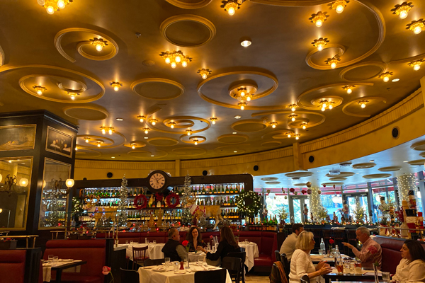 20 Holiday Bars & Christmas Pop-ups Full of Holiday Spirits - Best ...